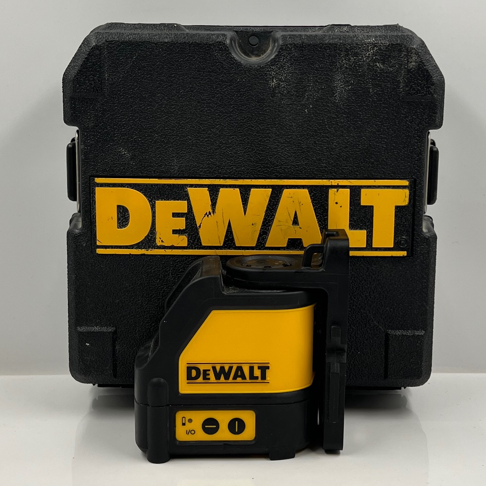 DEWALT DW088 LASER LEVEL IN CARRY CASE - Own4Less